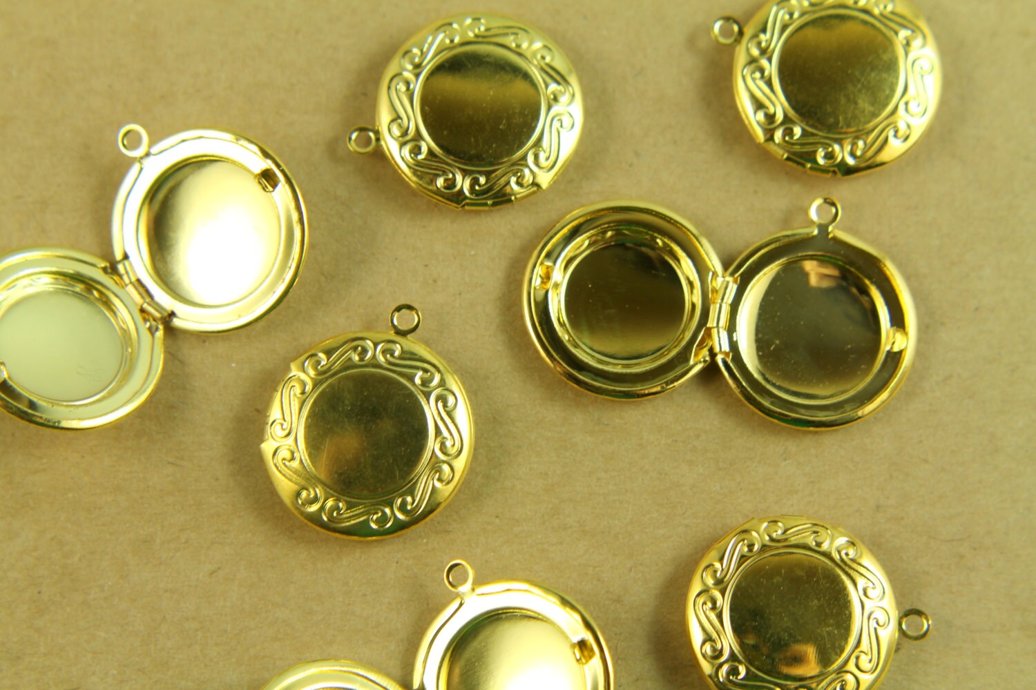 4 Pc. Small Gold Plated Round Lockets 20mm X 24mm LOC-031 - Etsy