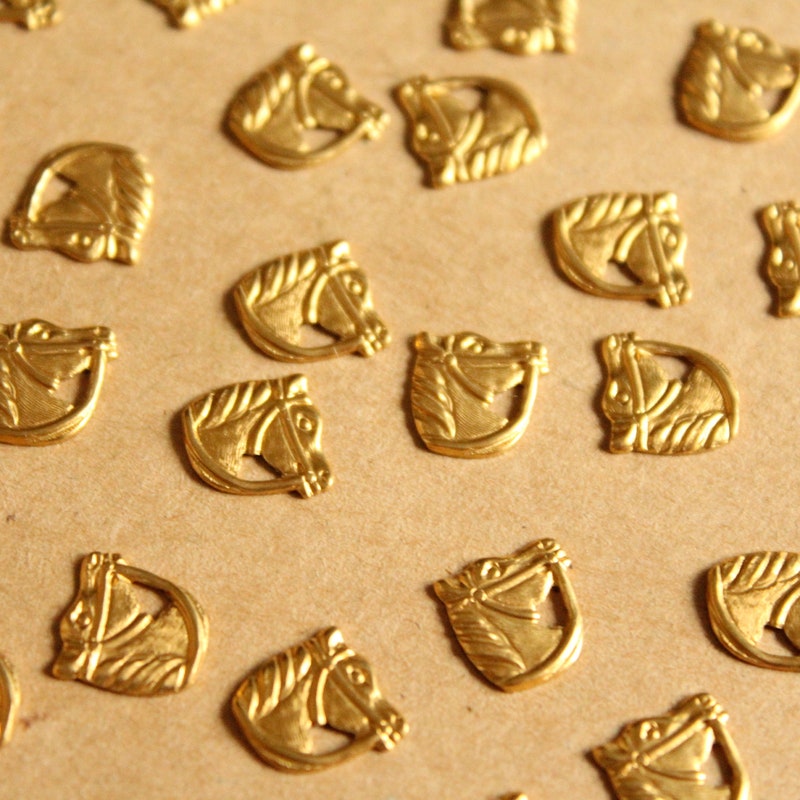 Small Horse Head Pendant - Etsy