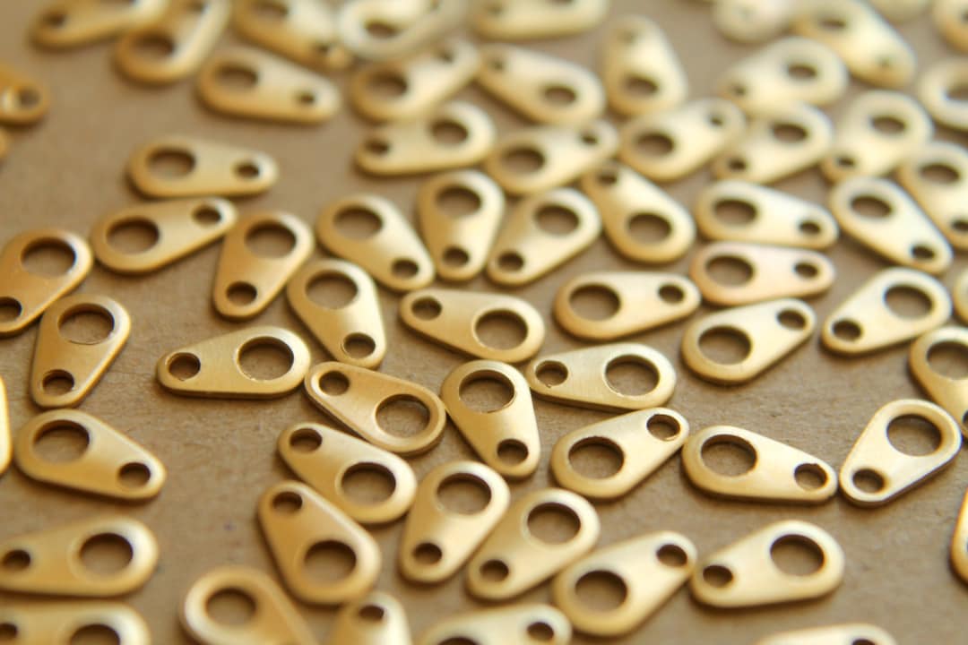 24 Pc. Raw Brass Chain Tabs: 7mm by 4mm - Made in USA | RB-143 - Etsy