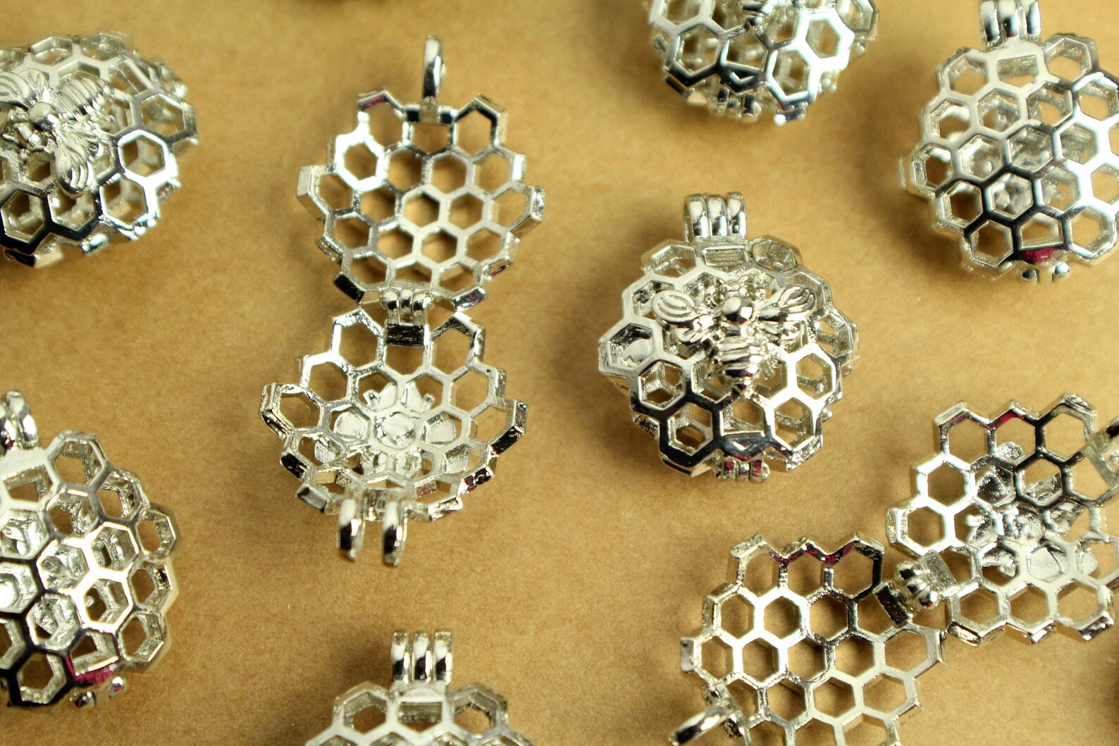 3 Pc. Silver Plated Beehive Diffuser Locket 26mm X 22mm Queen - Etsy