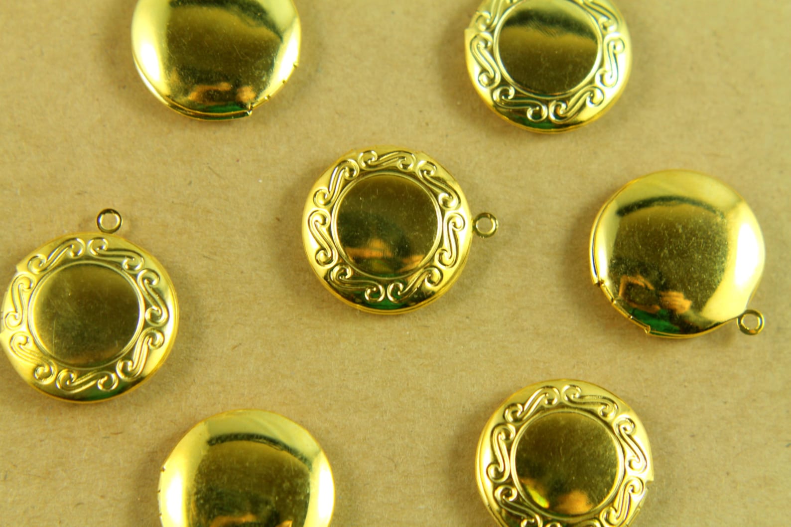 4 Pc. Small Gold Plated Round Lockets 20mm X 24mm LOC-031 - Etsy