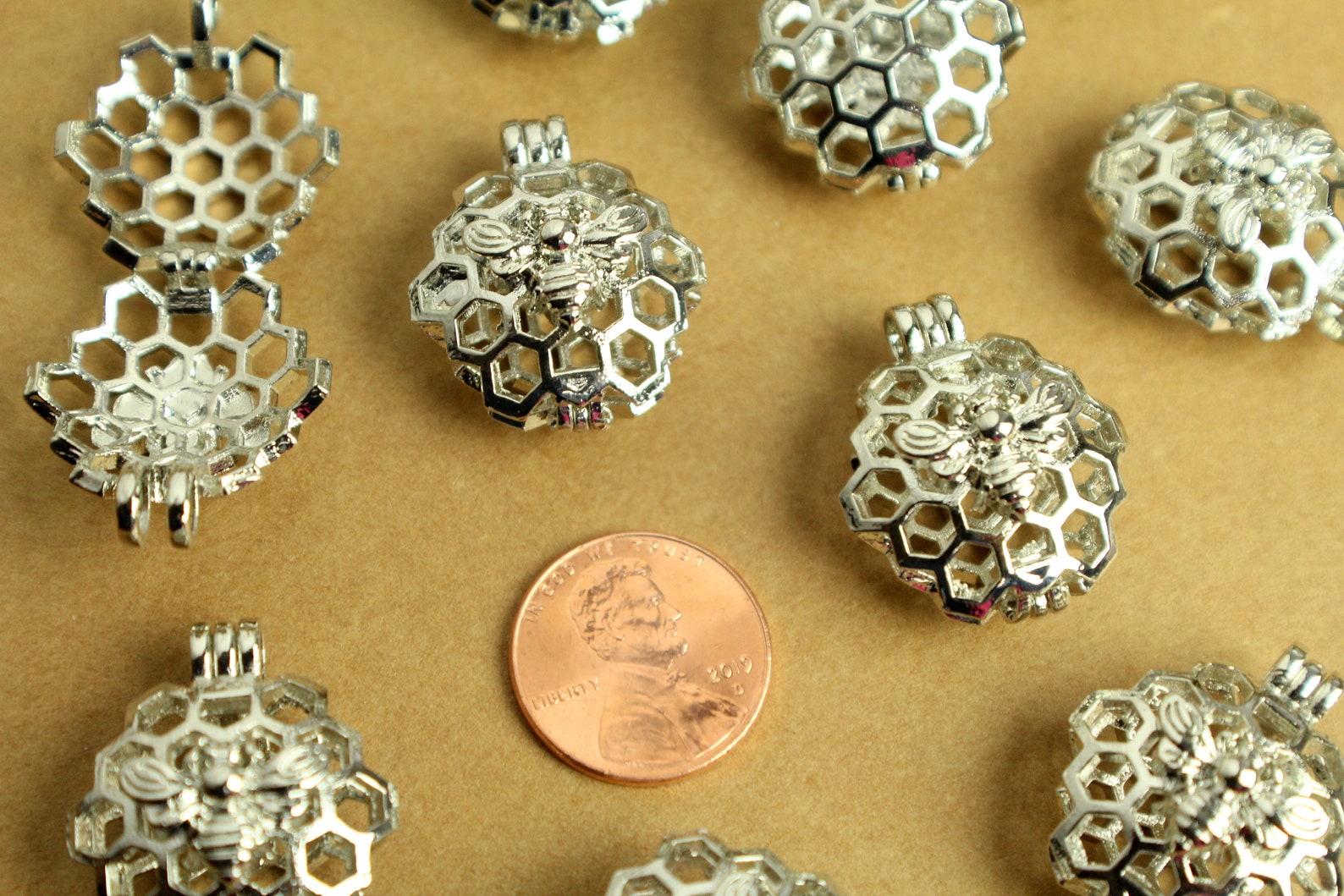 3 Pc. Silver Plated Beehive Diffuser Locket 26mm X 22mm Queen - Etsy