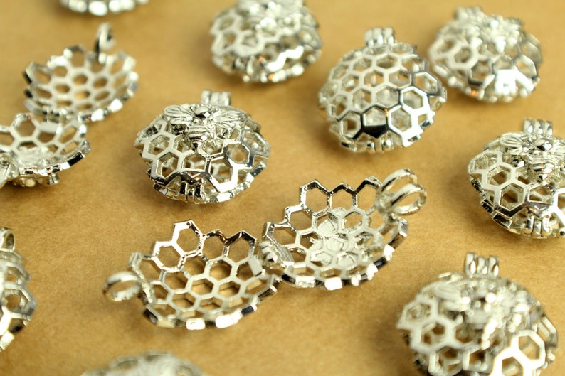 3 Pc. Silver Plated Beehive Diffuser Locket 26mm X 22mm Queen - Etsy