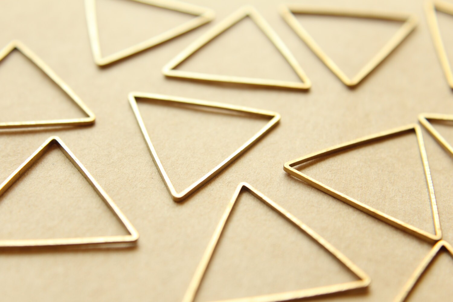 30 Pc. Raw Brass Triangle Links: 27mm FI-194 | Etsy