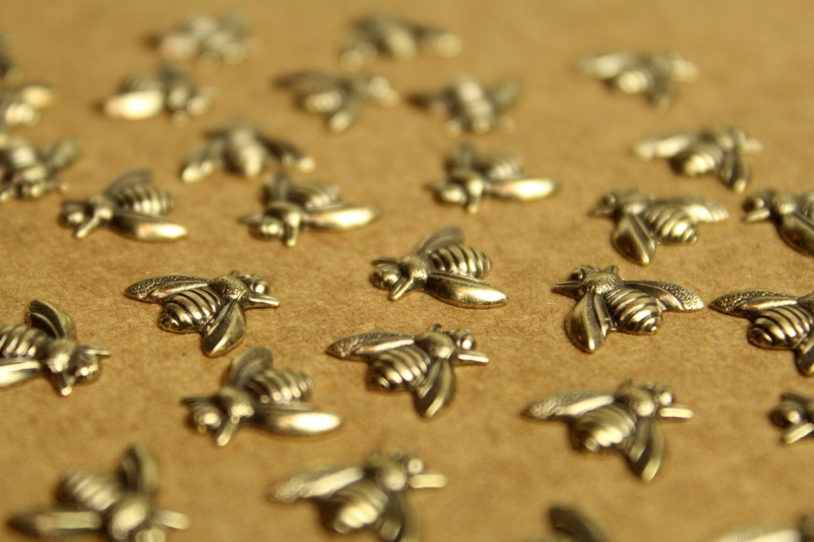 10 Pc. Medium Antique Brass Plated Bees: 12mm by 10.5mm Made | Etsy