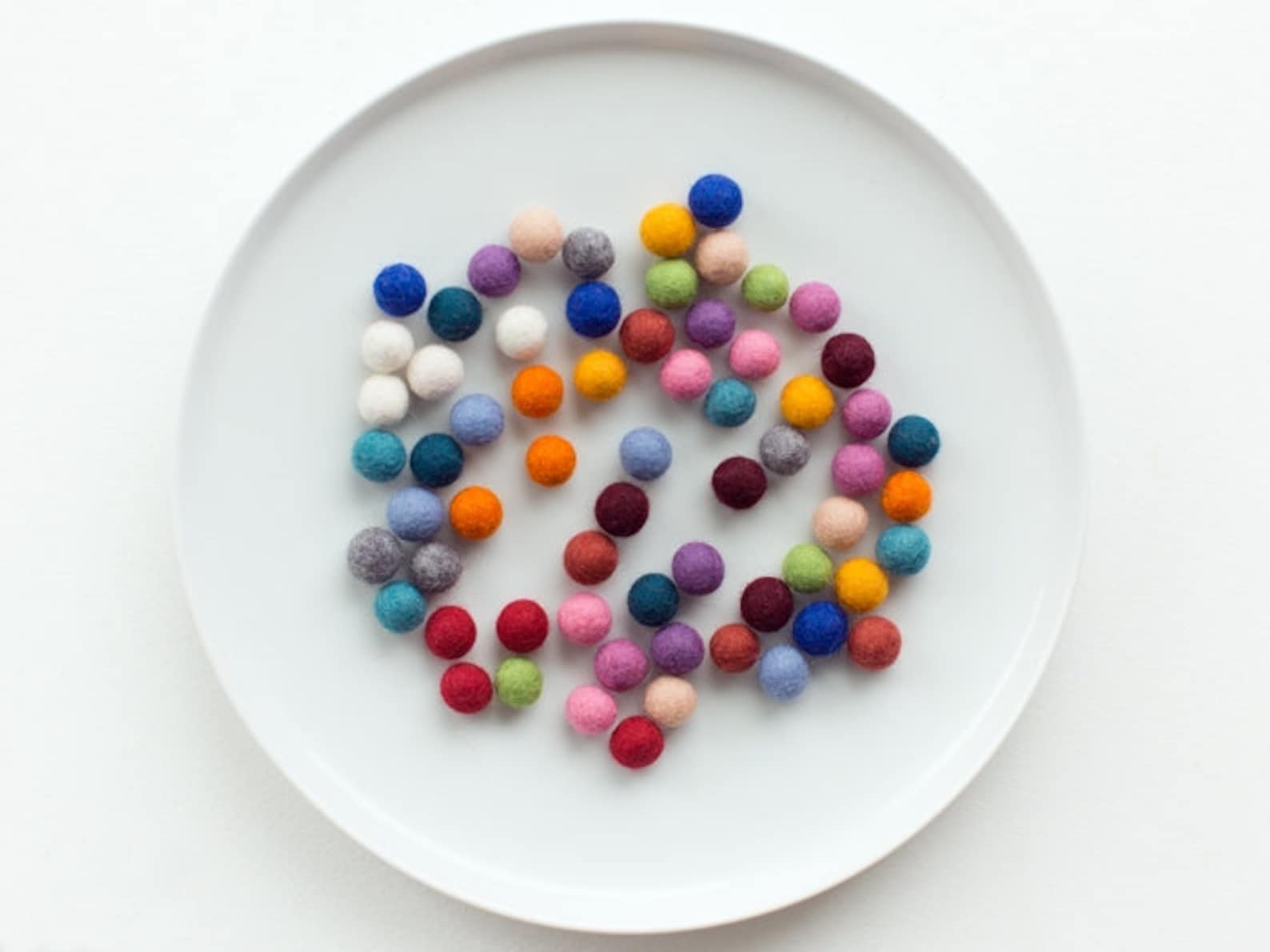 50 Felt Wool Balls (1/2 In. Size) Red Green Brown Black Yellow Grey ...