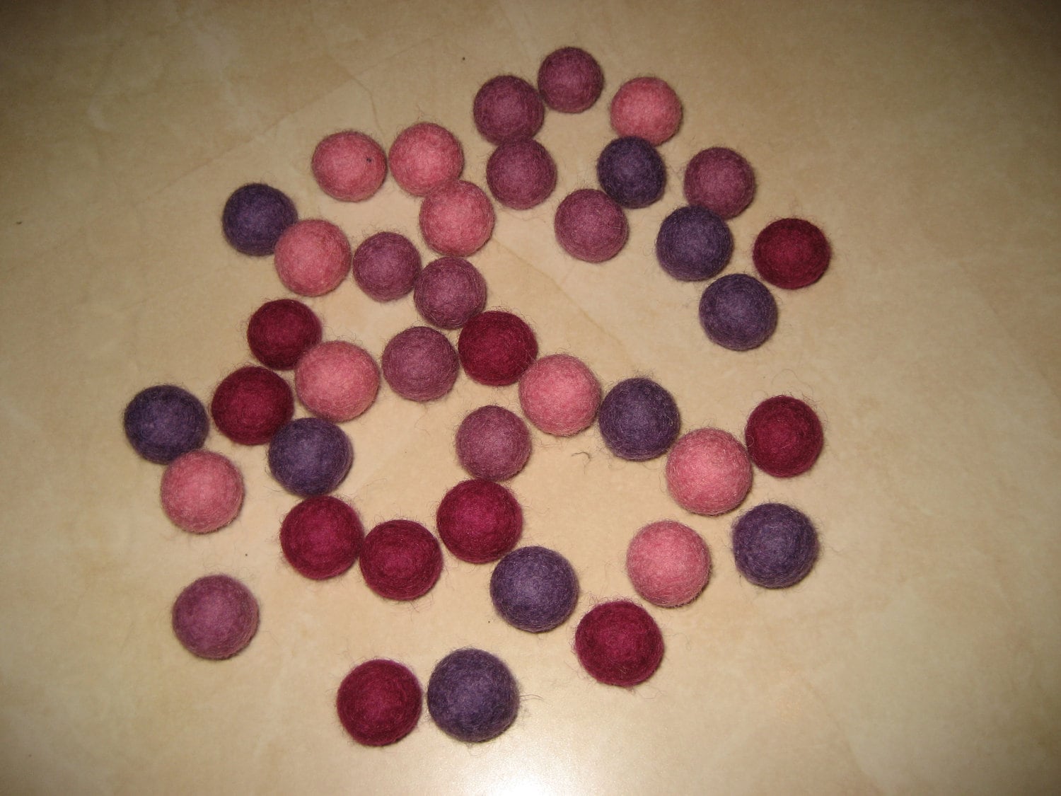 50 Felt Wool Balls (1/2 In. Size) Red Green Brown Black Yellow Grey ...