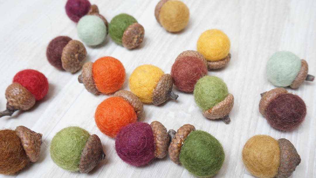 20 Felted Loose Acorns Assorted Natural Caps Decor Wool Balls Green ...