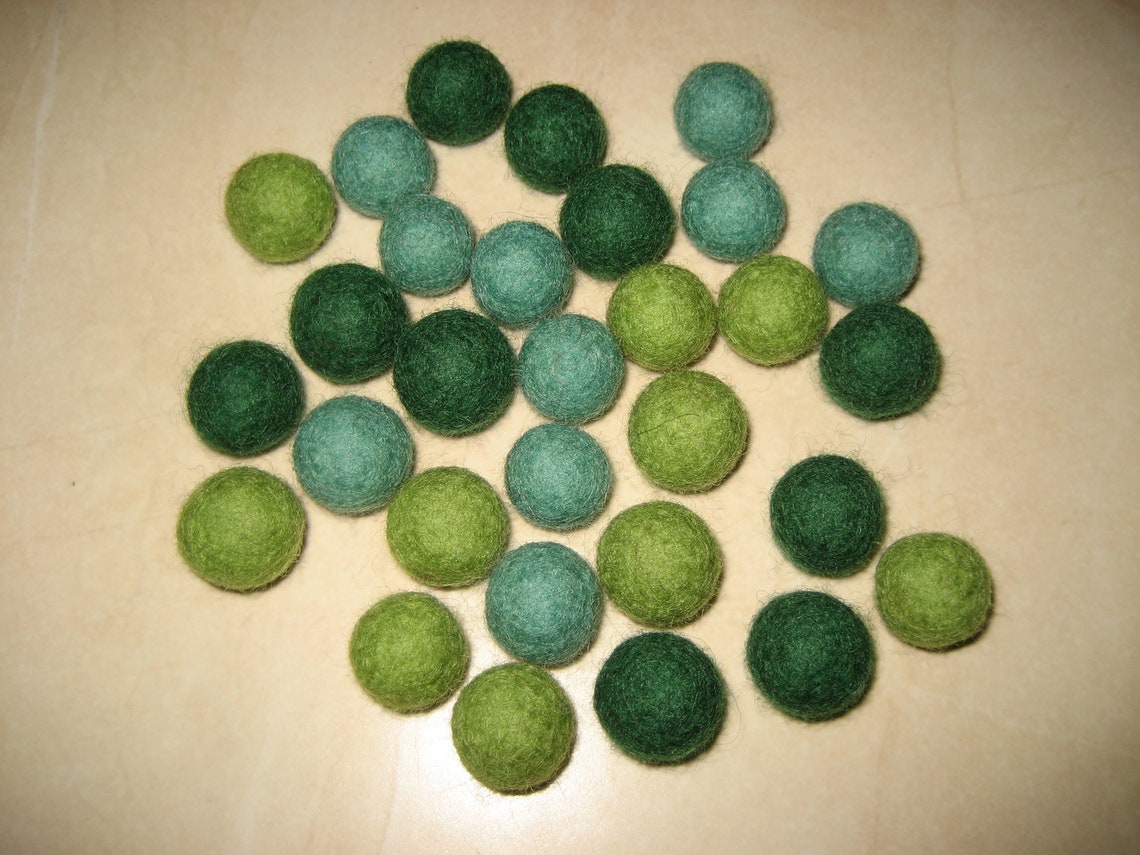 50 Felt Wool Balls (1/2 In. Size) Red Green Brown Black Yellow Grey ...