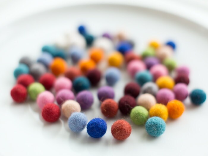 50 Felt Wool Balls (1/2 In. Size) Red Green Brown Black Yellow Grey ...