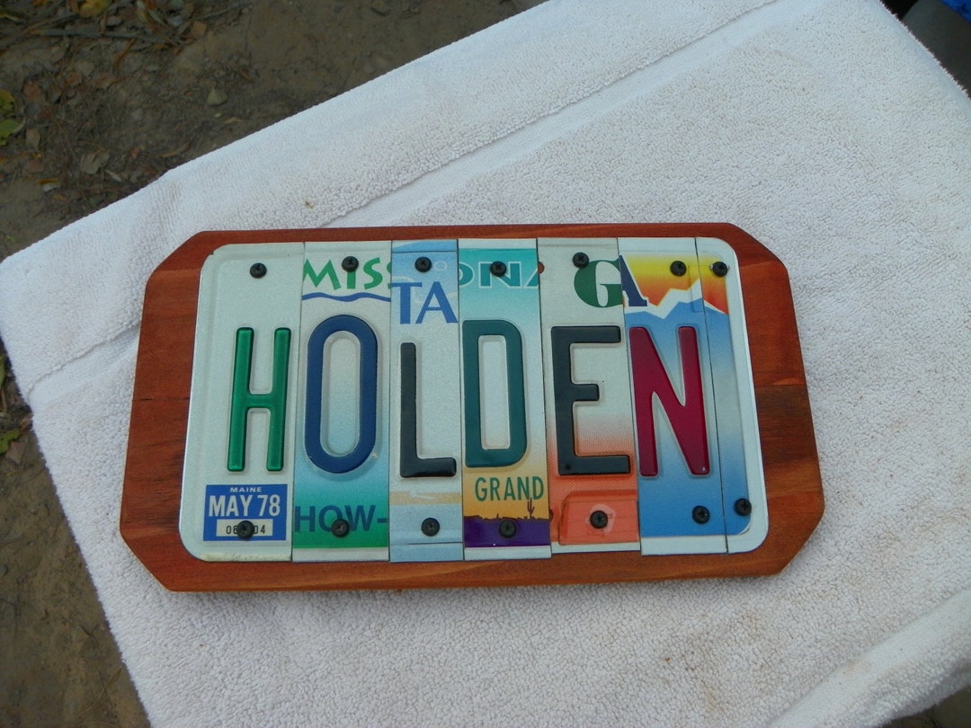 Placa con nombre de 6 letras hecha con letras de matrícula recicladas ...