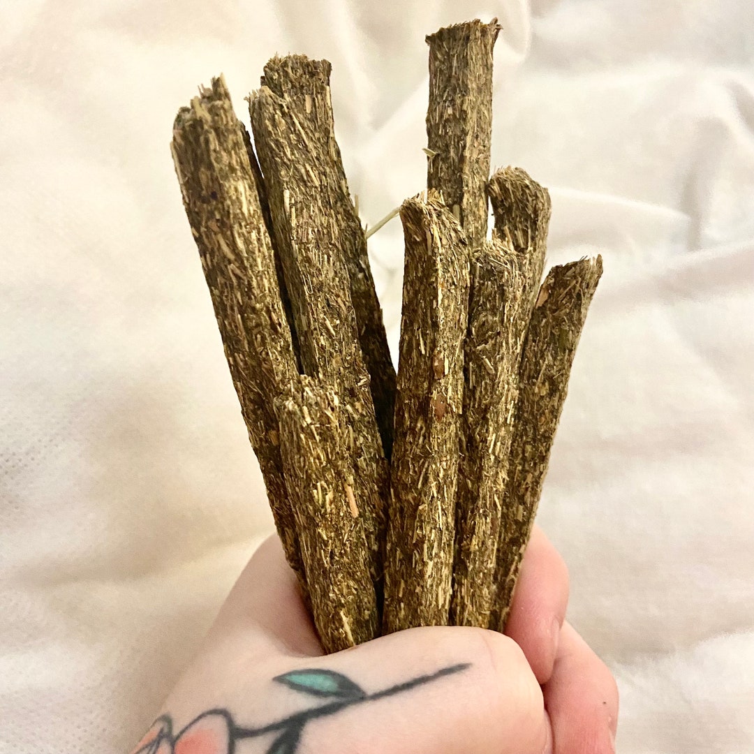 Quality Hay Based High Fibre Sticks Bunny Rabbit Chew Gnaw Treat Sticks ...
