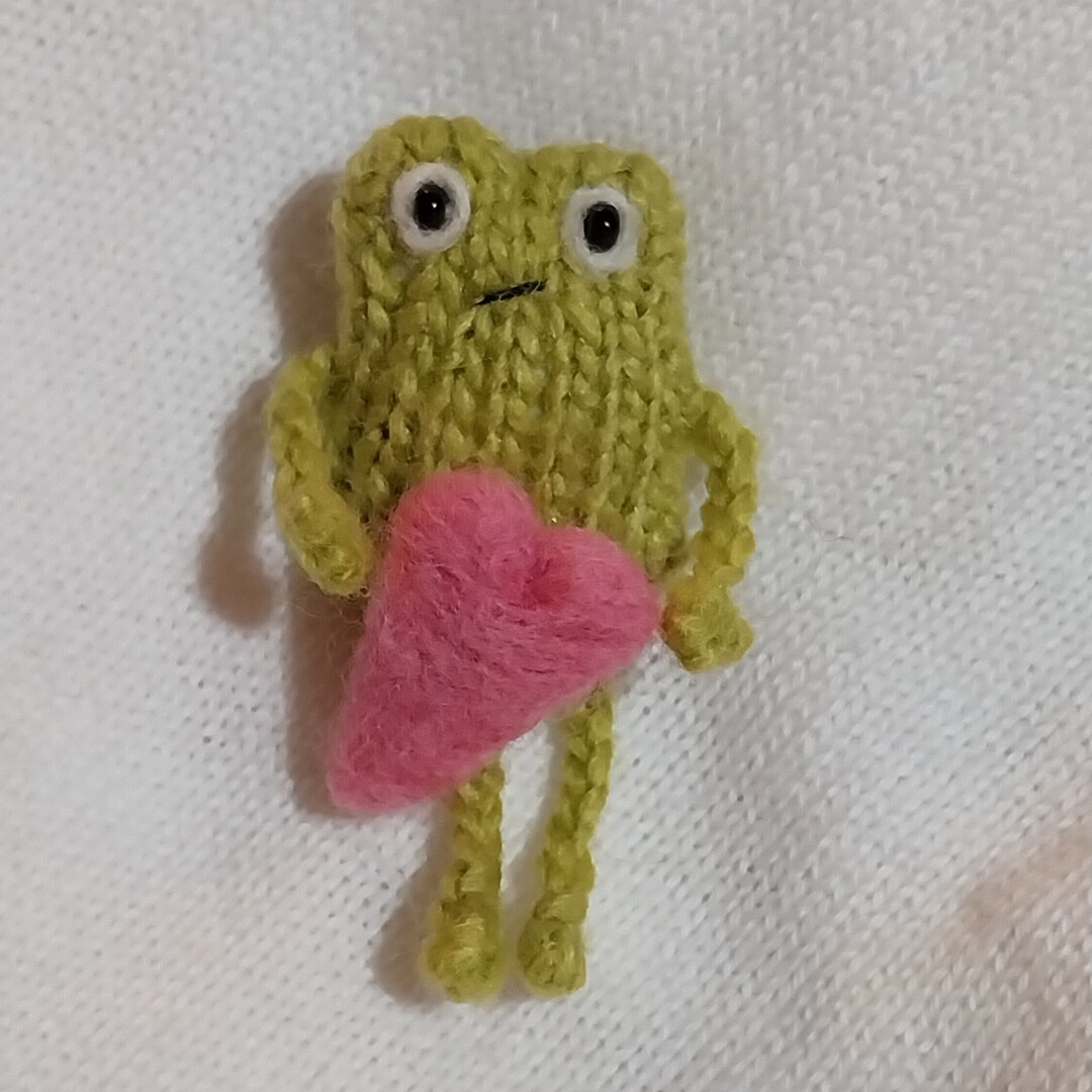 Knitted FROG Wool Fibre Art Miniature Comfort Pocket Comfort Friend ...