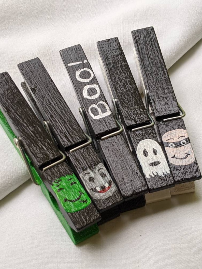 Hand Painted Clothes Pins, Halloween Characters - Etsy