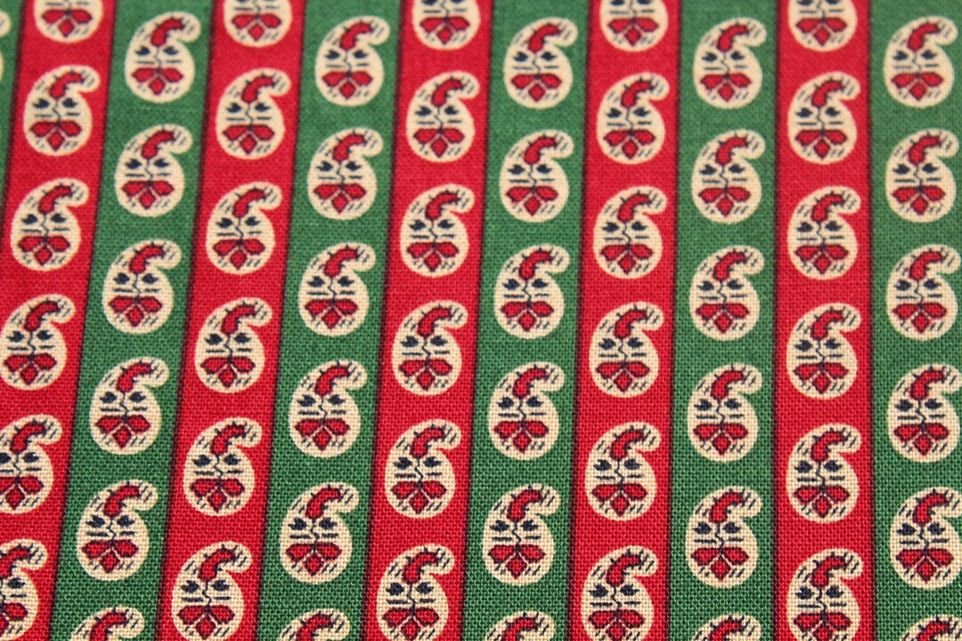 Small Christmas Print Cotton Fabric by the HALF Yard With - Etsy