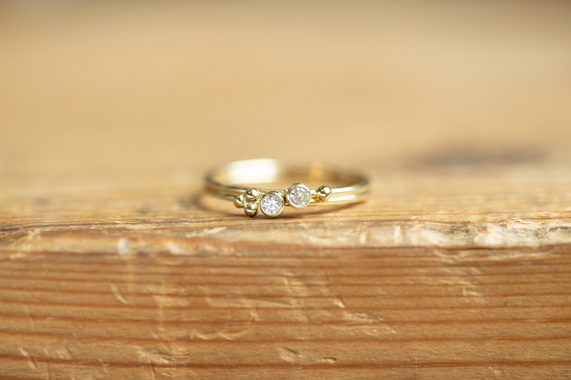 14k solid gold ring with a small Diamond and golden ball - Etsy España