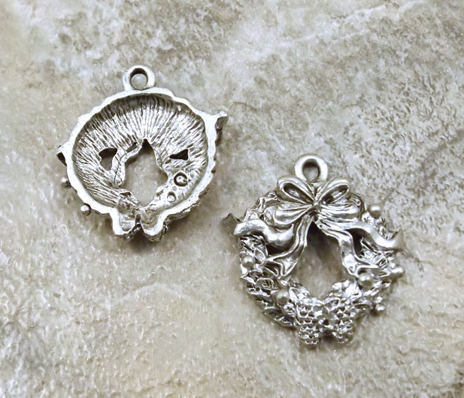 Set of Three 3 Pewter Christmas Wreath Charms 5293 - Etsy