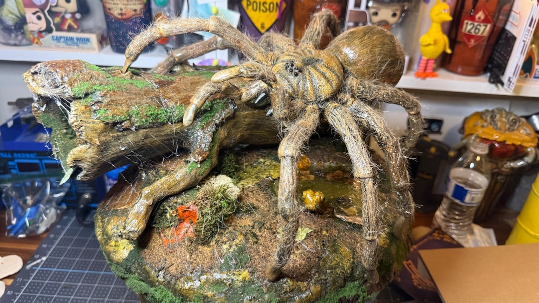 Purple Goliath Birdeater Tarantula Spider Sculpture Diorama, Real Scale ...