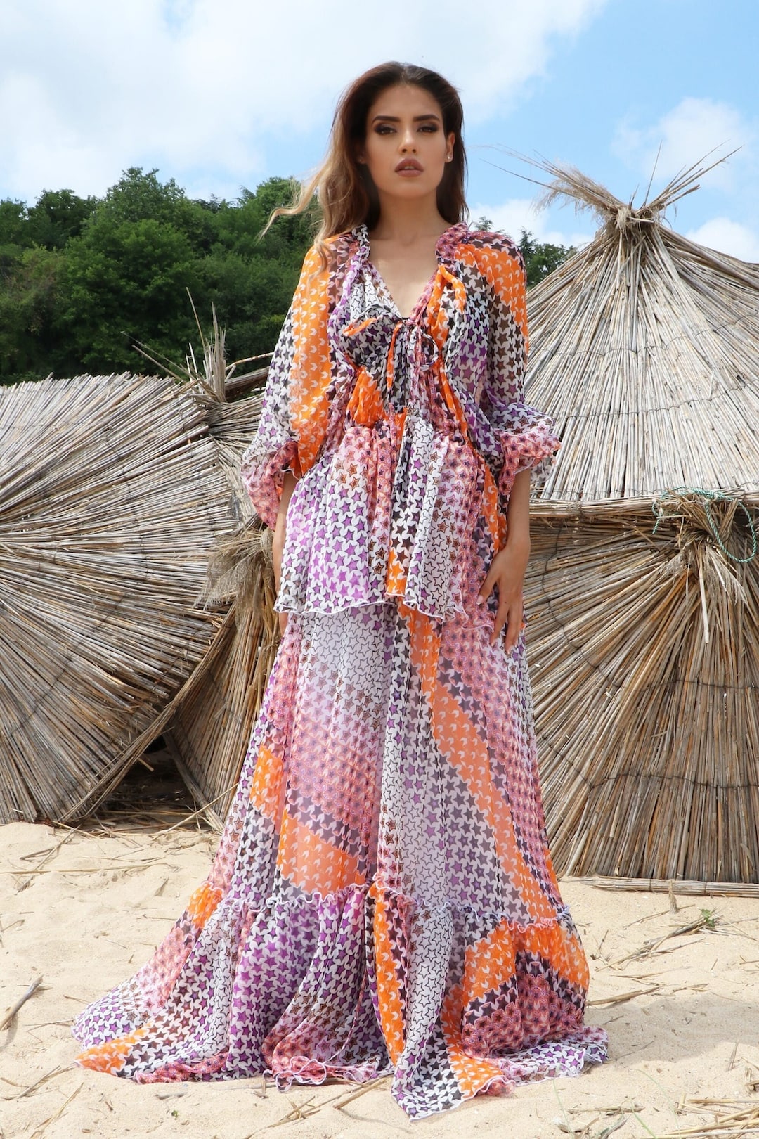 Farbenfrohes Strandkleid - Multicolor Flowy Maxi mit V-Ausschnitt ...