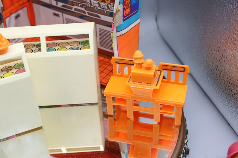 Vintage 1977 Mattel Baskin Robbins Ice Cream Store Playset With 2 Dolls ...