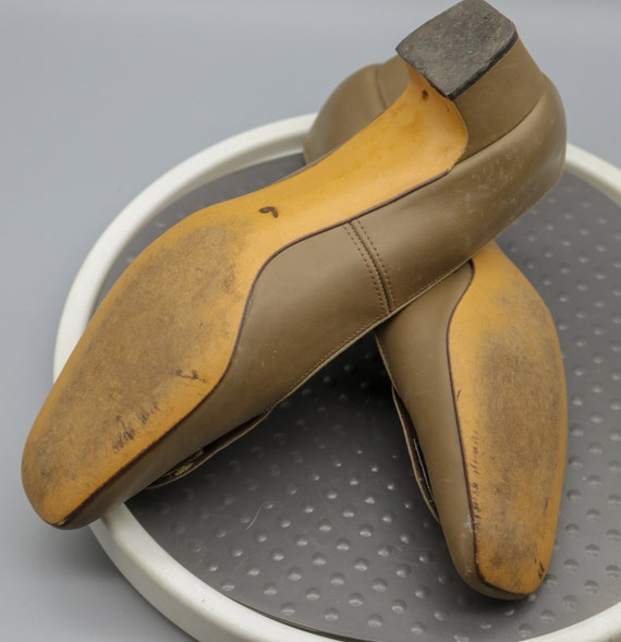 1960s Joyce California Block Heel Pump - Narrow - Lea… - Gem