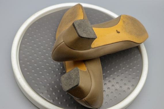 1960s Joyce California Block Heel Pump - Narrow - Lea… - Gem