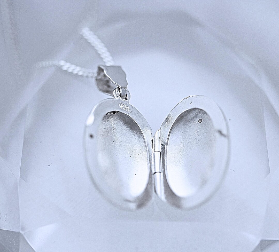 925 Sterling Silver Oval Locket Necklace Two Pictures Locket Size 0,59x ...
