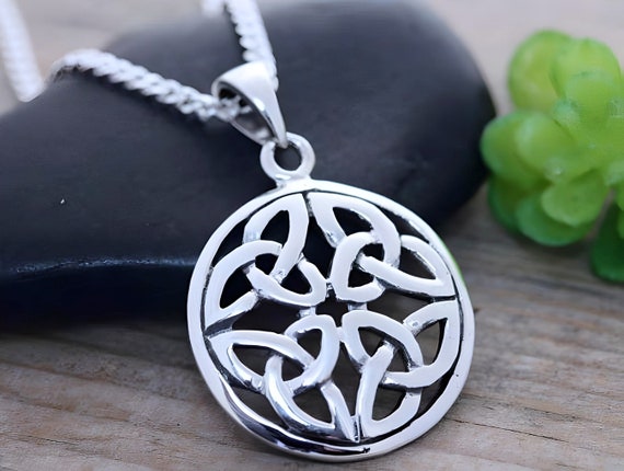 Celtic Trinity Knot Necklace Everlasting Love Knot Celtic Knot Medallion Celtic Knot Pendant Popular Celtic Friends Sisters Gift 72 Etsy