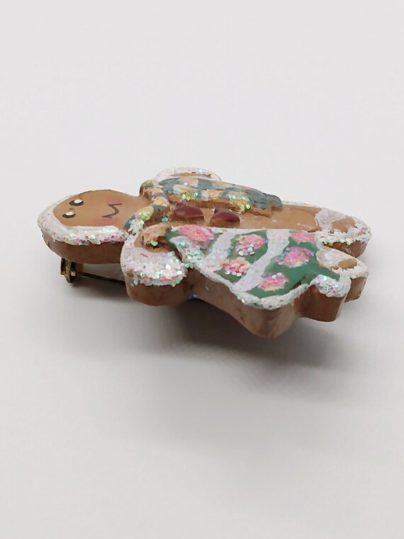Vintage light brown gingerbread man pin brooch with g… - Gem