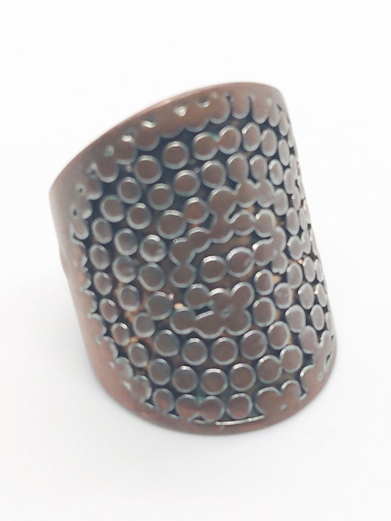 Vintage large round metal industrial ring : dark bron… - Gem