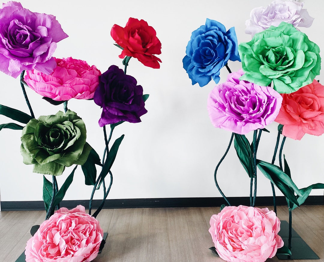 Giant Standing Paper Flower Display. Alice in Wonderland Photo Booth ...
