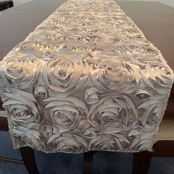Rosette Table Runner - Etsy