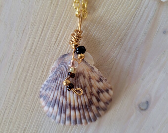 Seashell Pendant, Wired Shell Necklace, Beachy Jewelry, Handmade, Clam ...