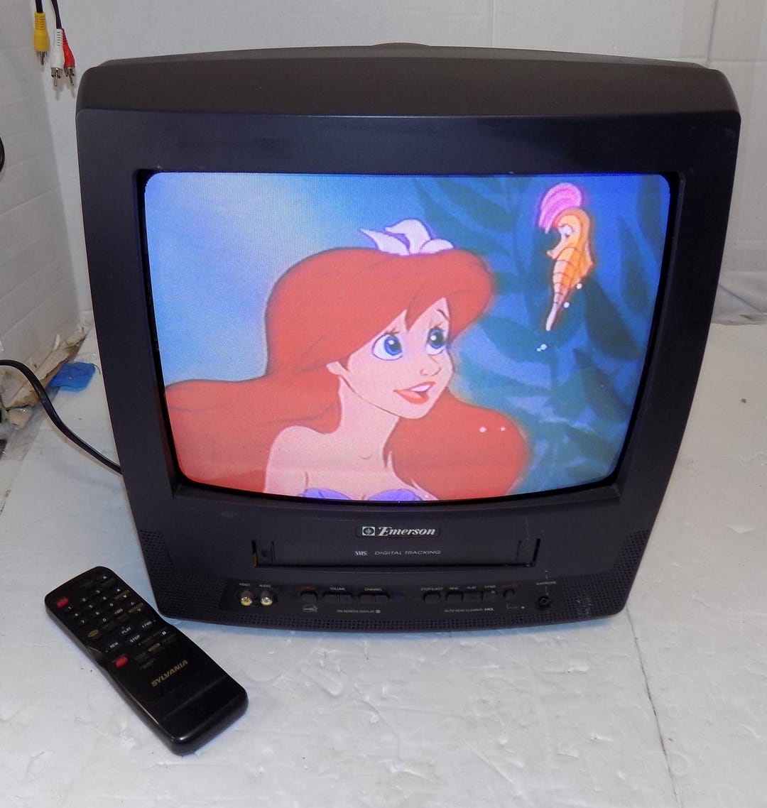 Emerson Ewc1303 13 Inch CRT Color TV VCR Combo Television With Remote ...