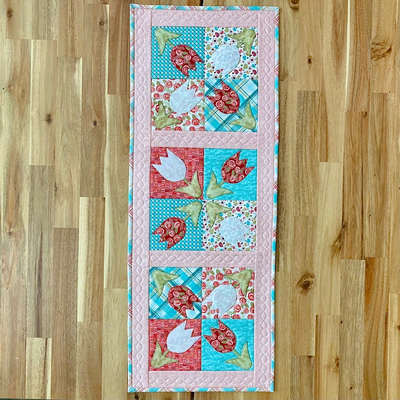 Tulip Table Runner and Alphabet House Mug Rugs Quilt Pattern | Etsy