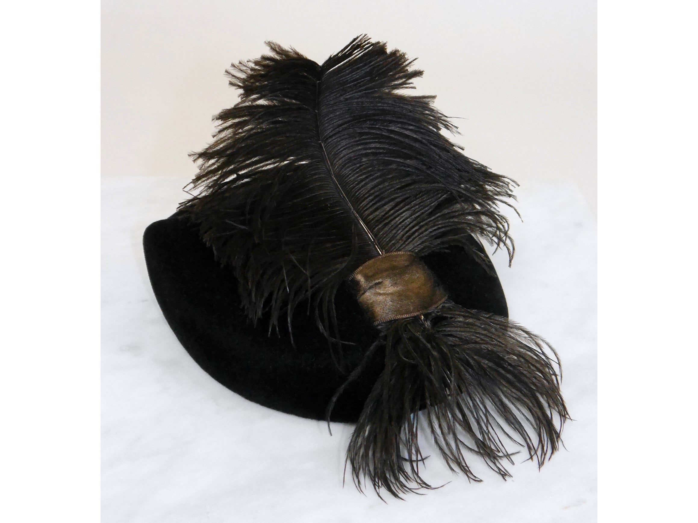 CHRISTIAN DIOR 1940s 1950s Vintage Dark Brown Velvet Hat W/ Ostrich ...