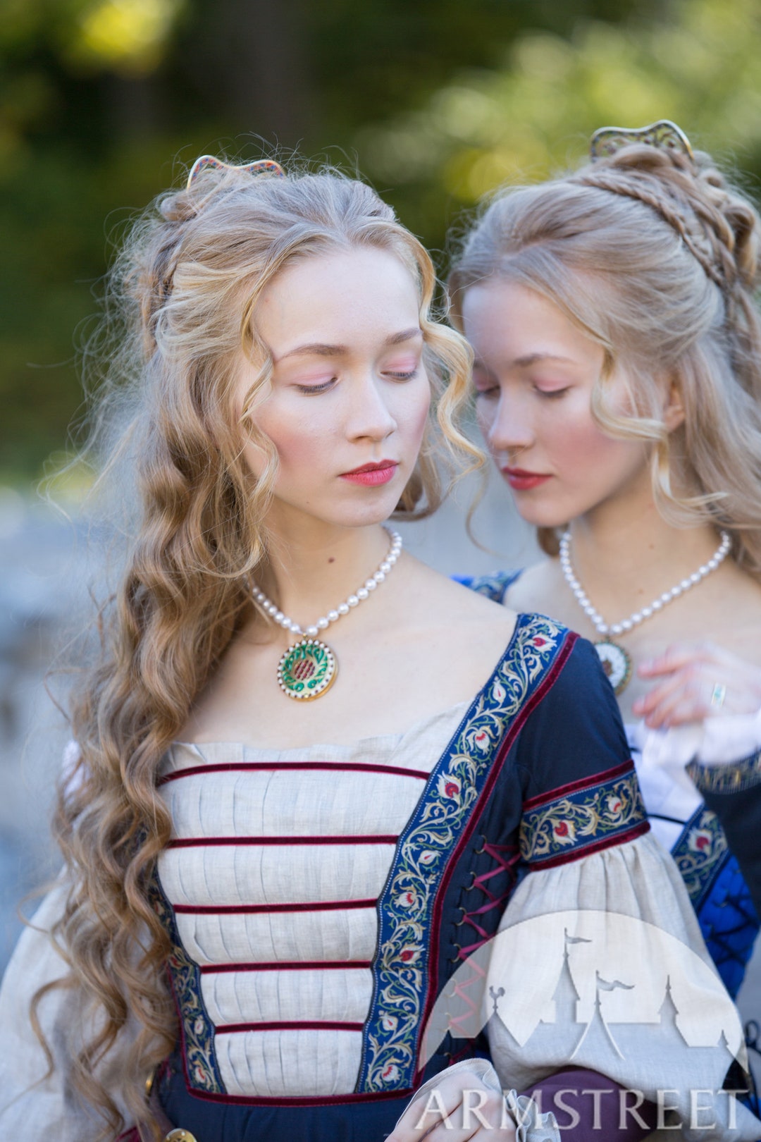 Locket renaissance Memories Brass and Enamel Necklace With a Faux-pearl ...