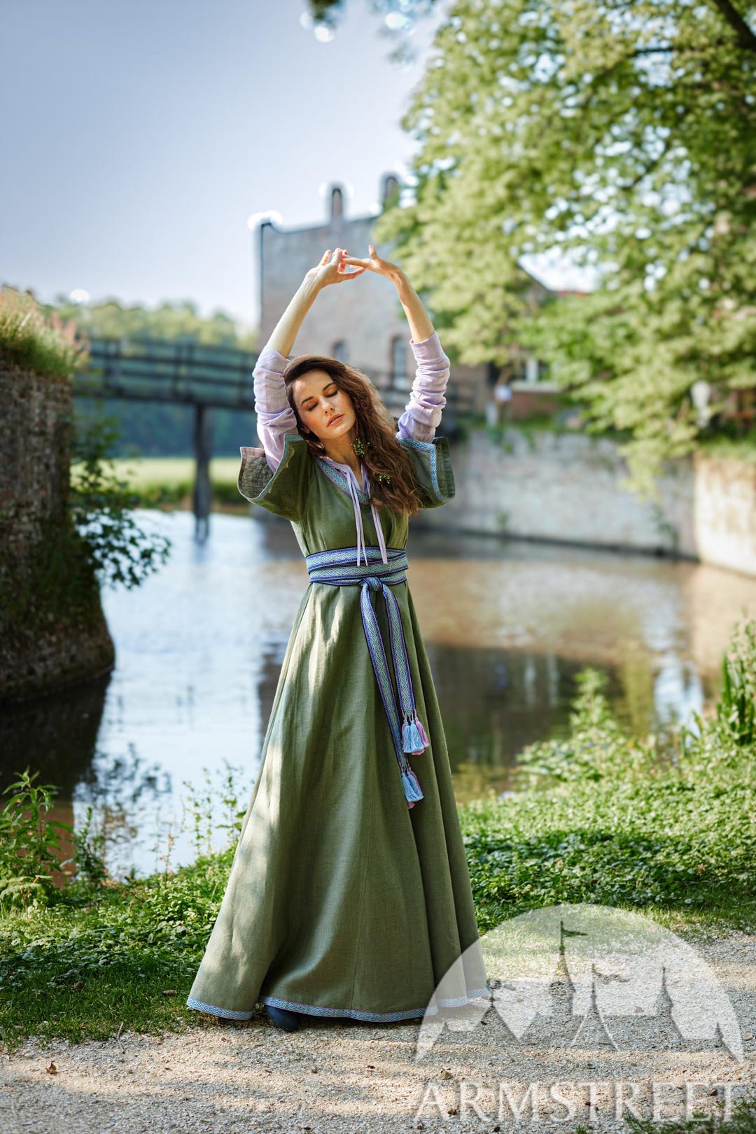 Armstreet Medieval Linen Overdress With V-neck ilse the Bright Viking ...