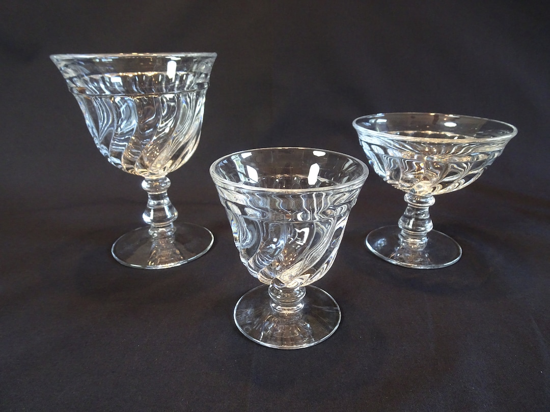 Smooth Ray Swirl Glassware Set of 5, Vintage Curling Ribs Style Wine ...