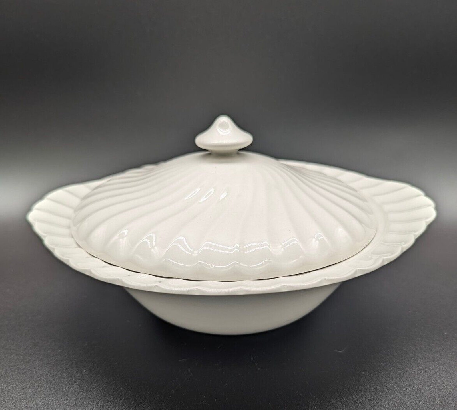 Johnson Brothers Regency 10 Round Covered Vegetable Dish White England ...