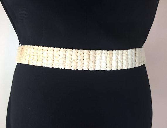 1940s cream colored celluloid belt - size medium - 19… - Gem