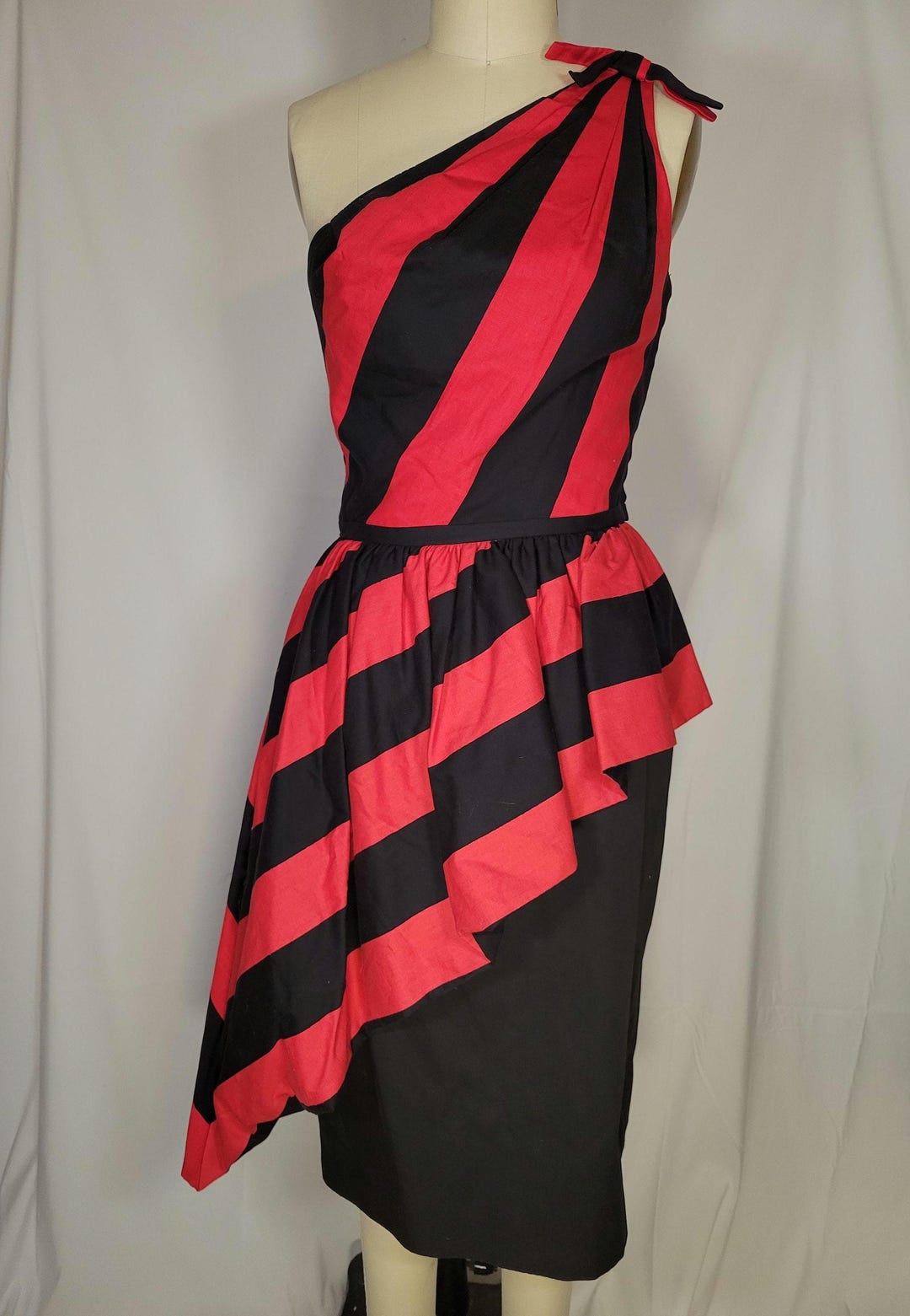 Vintage Rad 1980s Red and Black Cocktail Dress Prom Party Dress Lillie ...
