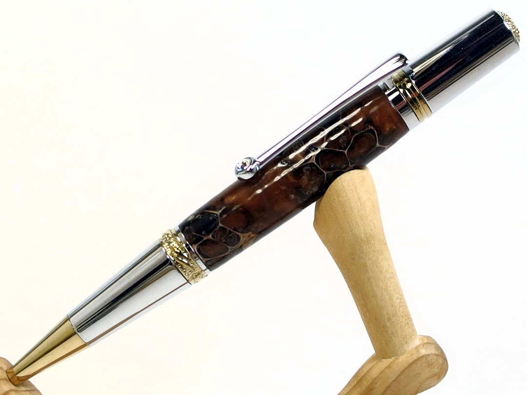 Brown nature pen, seed pods cast in acrylic with chrome setting - Etsy.de