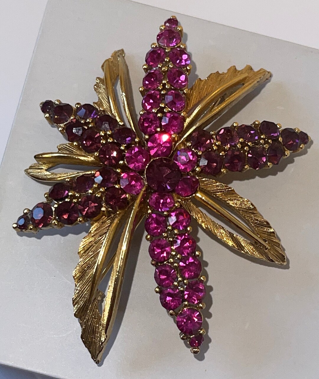 Great Gift! VINTAGE RASPBERRY Fuchsia Gold Tone Textured Tone Metal a ...