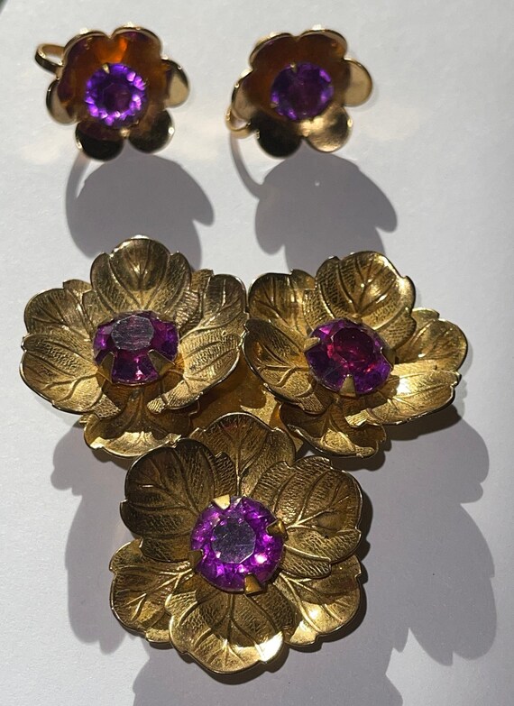 Great gift! Vintage Triple Flower Huge Fuchsia Facete… - Gem