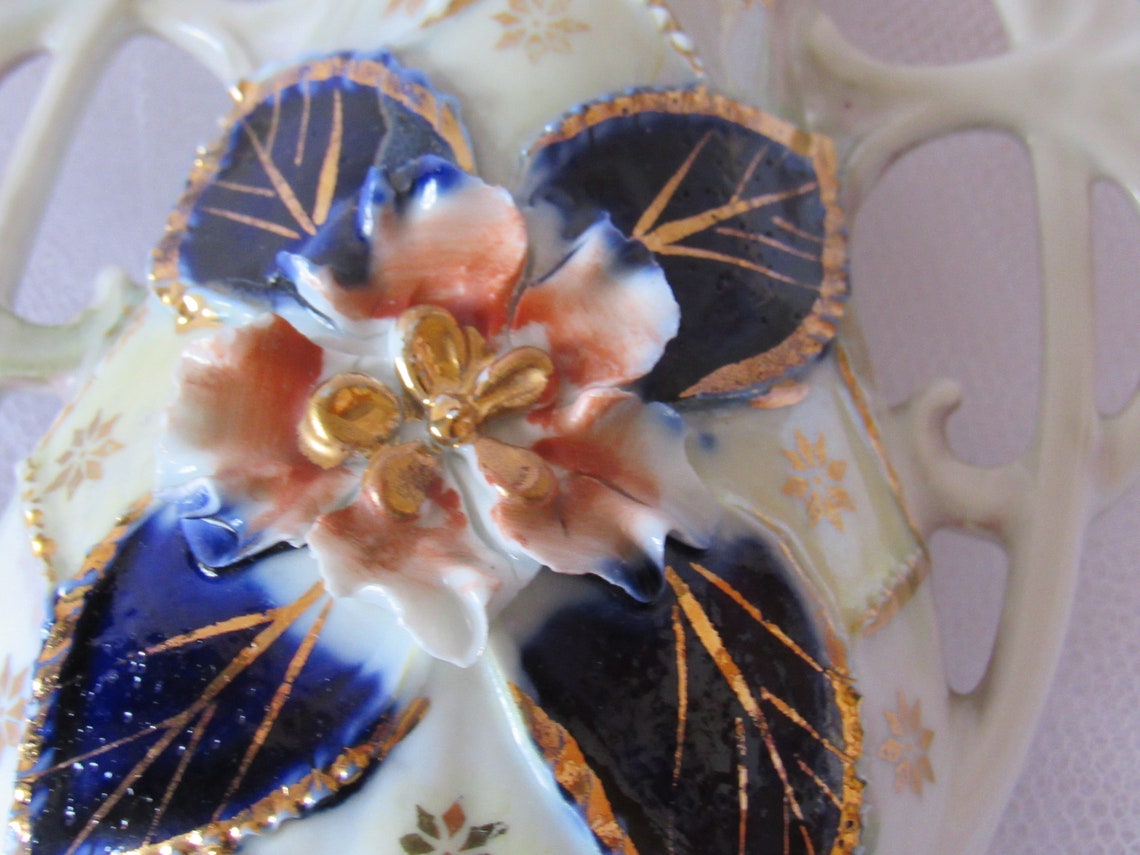 Vintage Bud Vase, White Urn Style, Blue Leaves, Pink Flowers, Gold ...