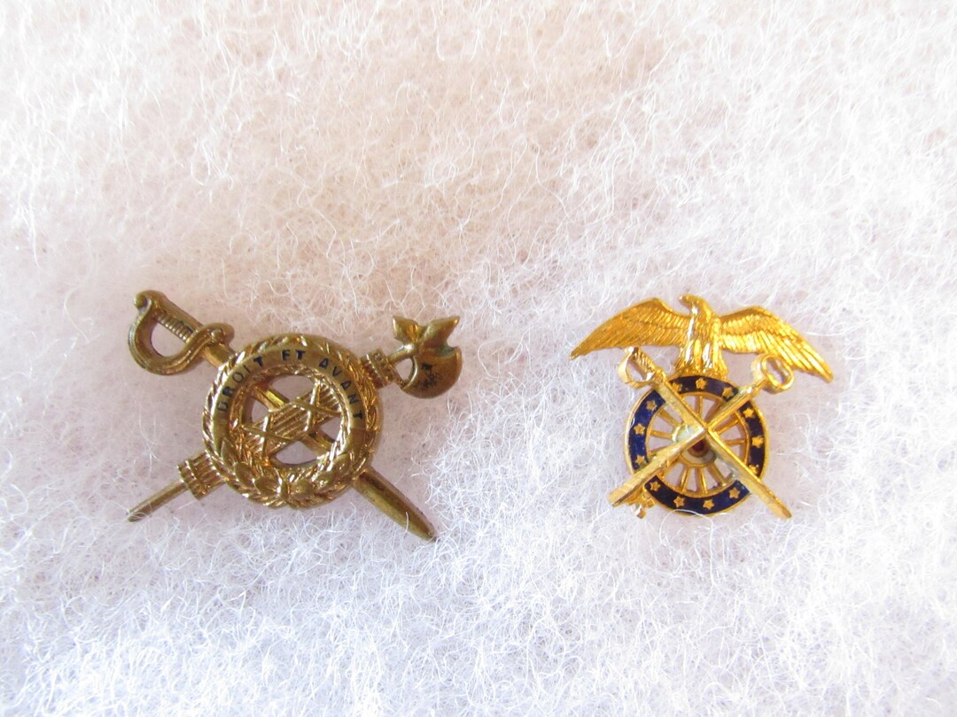 Two Vintage Pins, United States Army Pins, Lapel Pins, US Army ...
