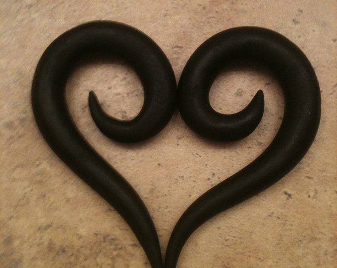 Black Simple Swirl Tail Ear Gauges// Polymer Clay// Size 00// 10mm - Etsy