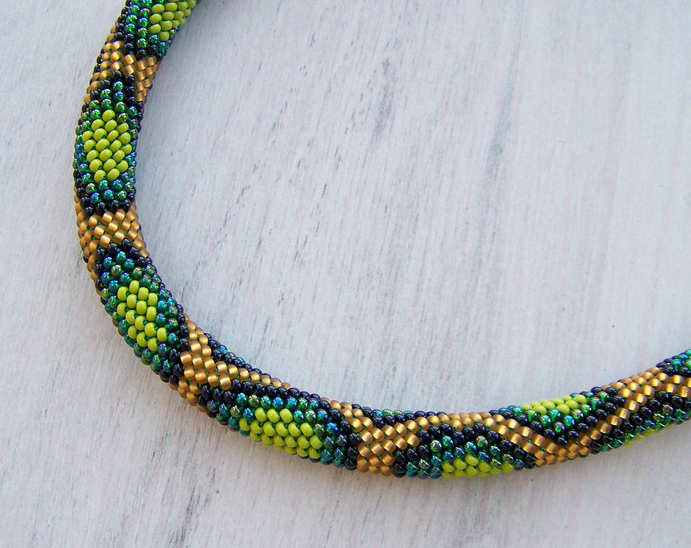 Green Snake Necklace - Glamour Shiny Serpent Chunky Necklace - Bead ...