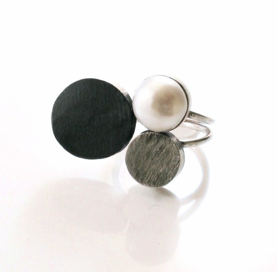 Handmade Circles Ring. Modern and Unique Style Ring With Pearl - Etsy
